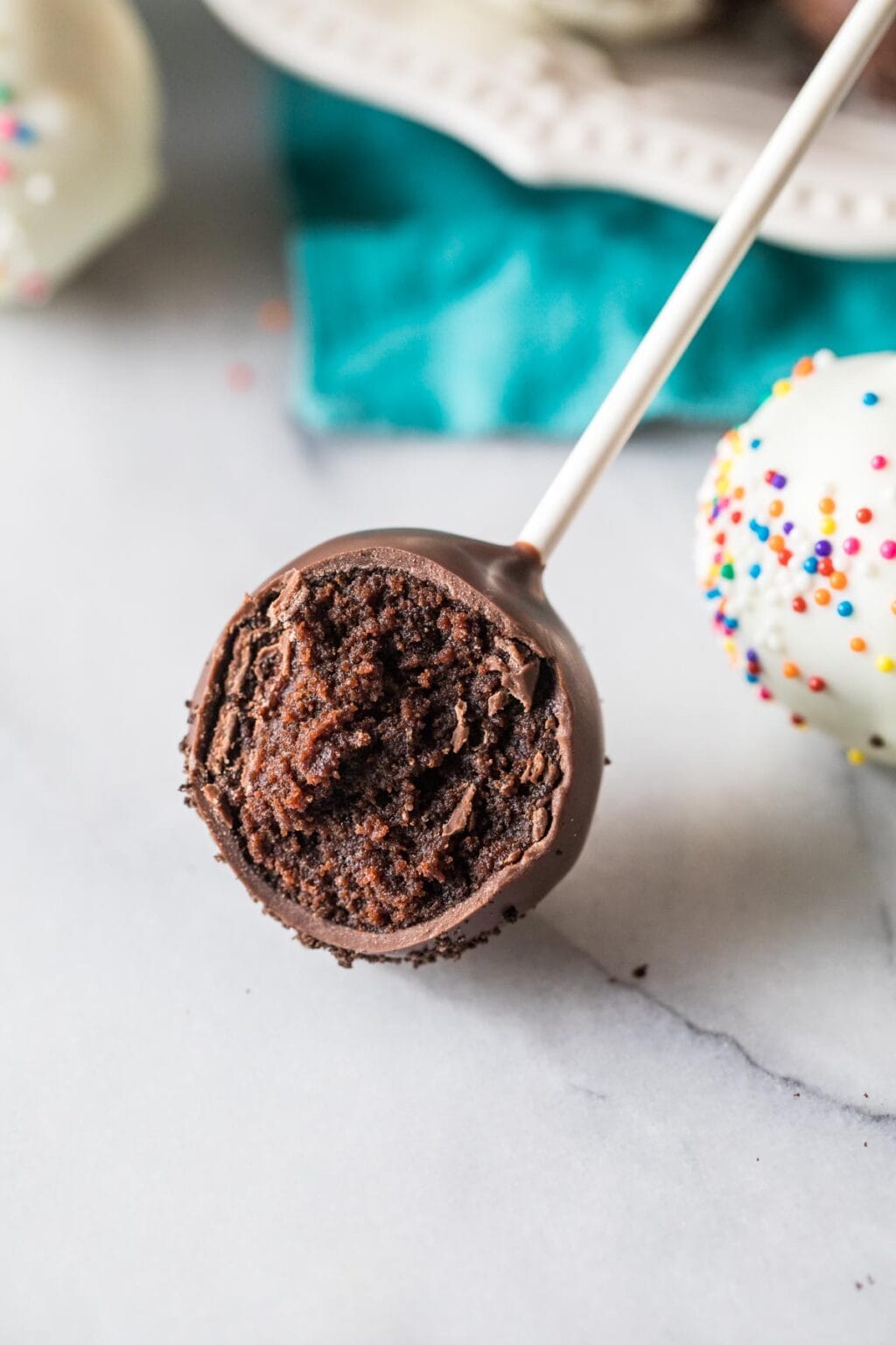 Chocolate Cake Pops - Sugar Spun Run