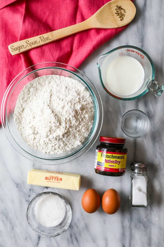 Make-Ahead Dinner Rolls - Sugar Spun Run